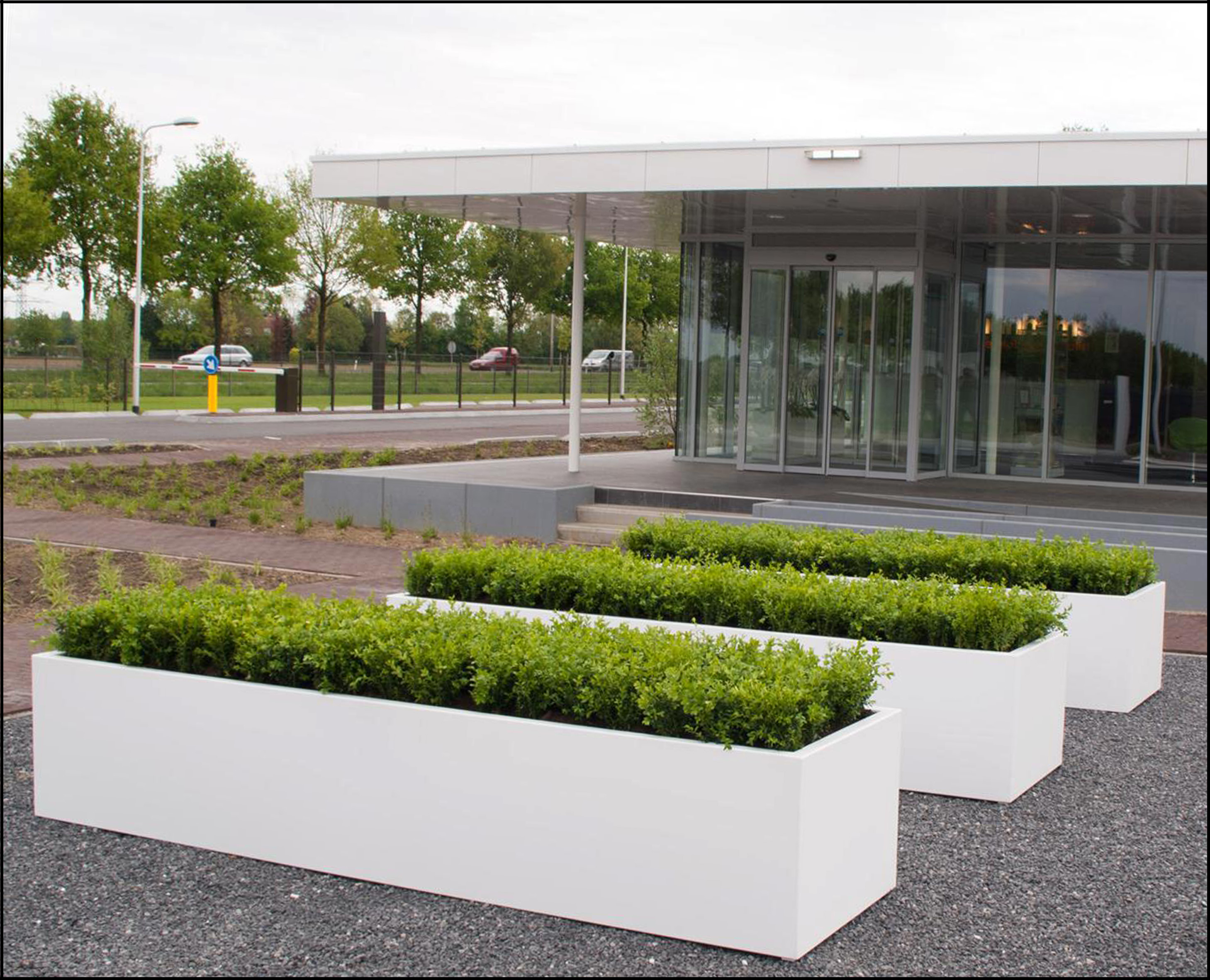 ALUMINIUM PLANTERS
